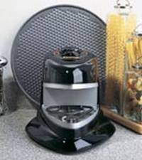 The Presto Pizzazz pizza oven : the best of the electric bunch?